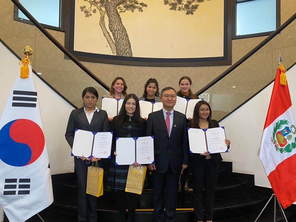 Ceremonia de entrega de certificados a los becarios del Programa de ...