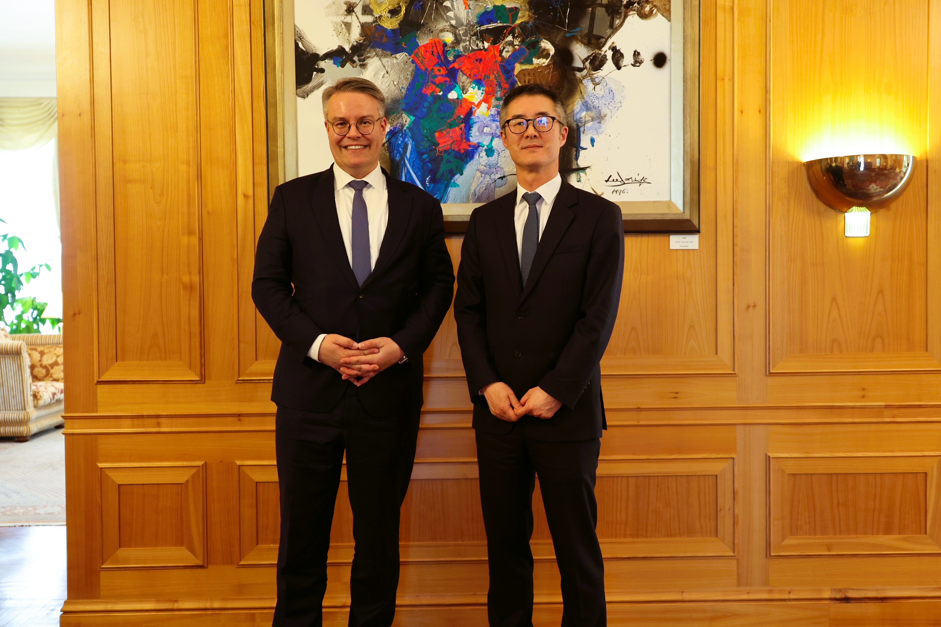 Treffen mit Staatsminister Dr. Lindner in der Residenz des Botschafters 상세보기|Mitteilungen ...