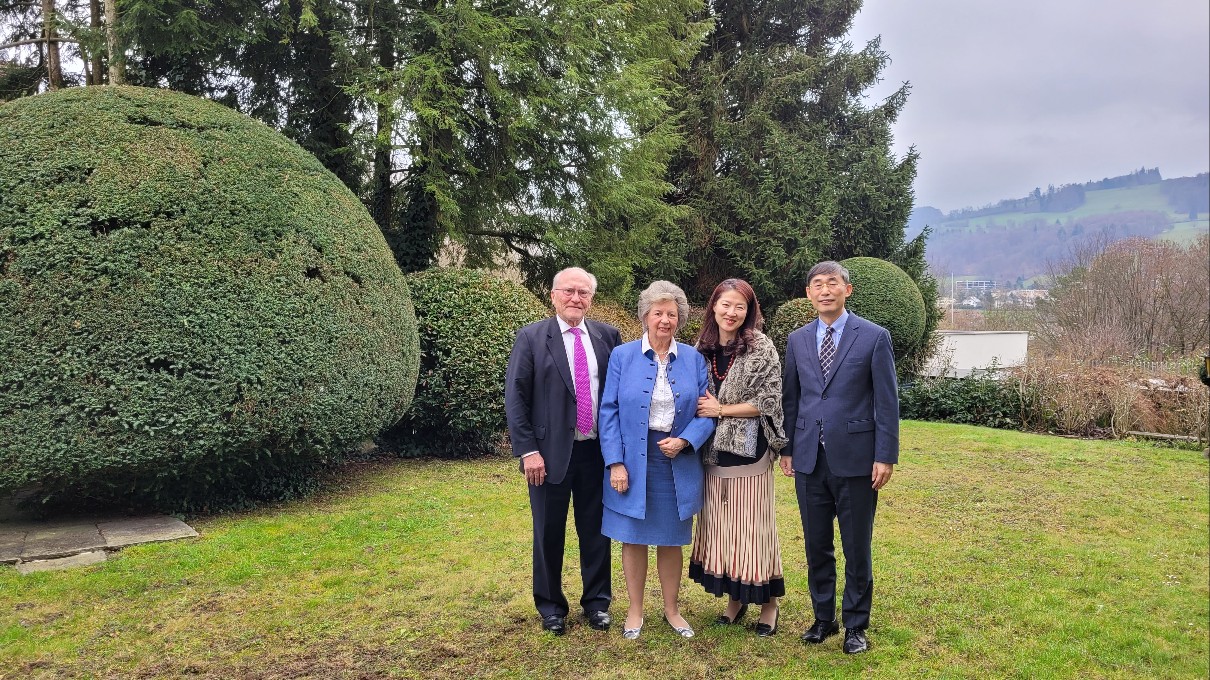 Herr Botschafter Keum Chang Rok traf den Honorargeneralkonsul der ...