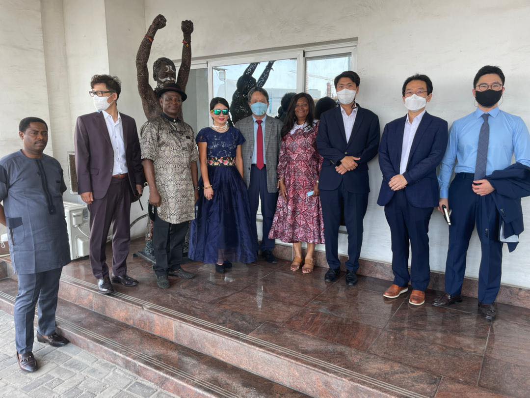 김영채 대사, 라고스 內 갤러리 방문 상세보기|공관 활동사항 주나이지리아 대한민국 대사관