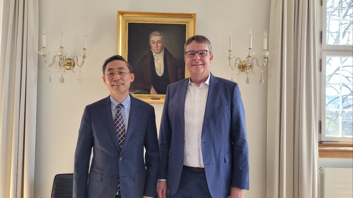 Ambassador Keum met the President of the University of Zurich 상세보기 ...