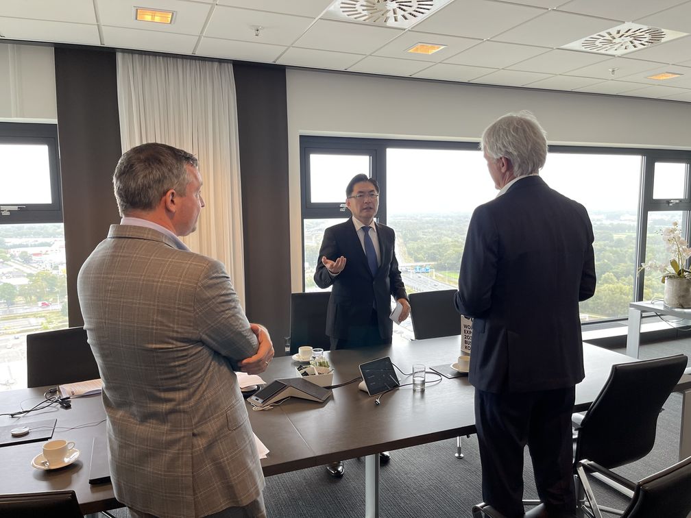 Peter Wennink ASML 회장 면담 상세보기|공관장 활동주네덜란드 대한민국 대사관