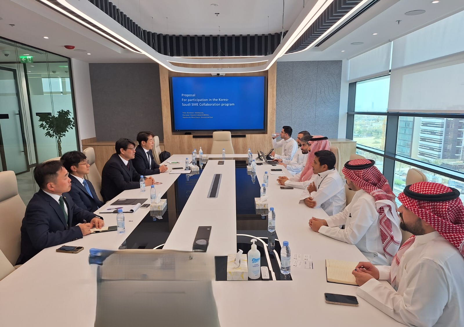 대사대리, 사우디 국부펀드(PIF)자회사(JADA) CEO면담 상세보기|대사관 소식 | 주사우디아라비아 대한민국 대사관