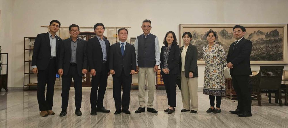 Ambassador Chang meets with Mr. Park Jinsuh, Chairperson of Korea Accreditation Board (KAB) (Mar ...