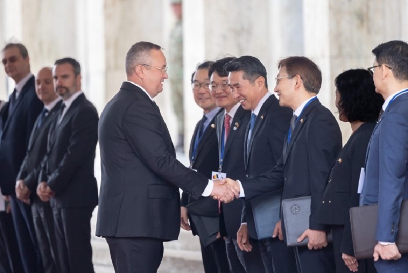 [Comunicat de presă - Cancelaria Prim-Ministrului] Vizita oficială a E ...