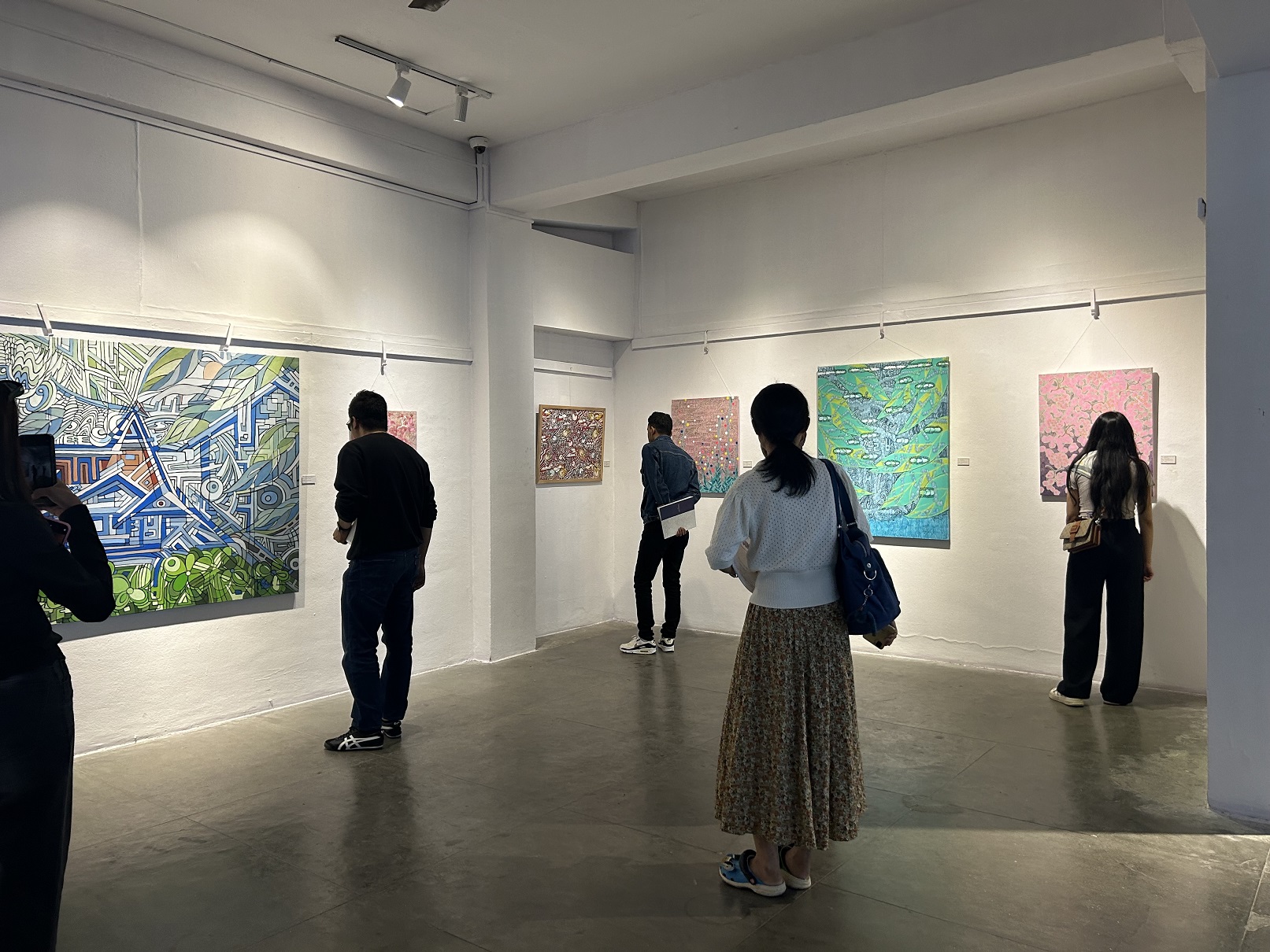 Ambassador Park visits the Solo Exhibition of an Korean Artist in ...