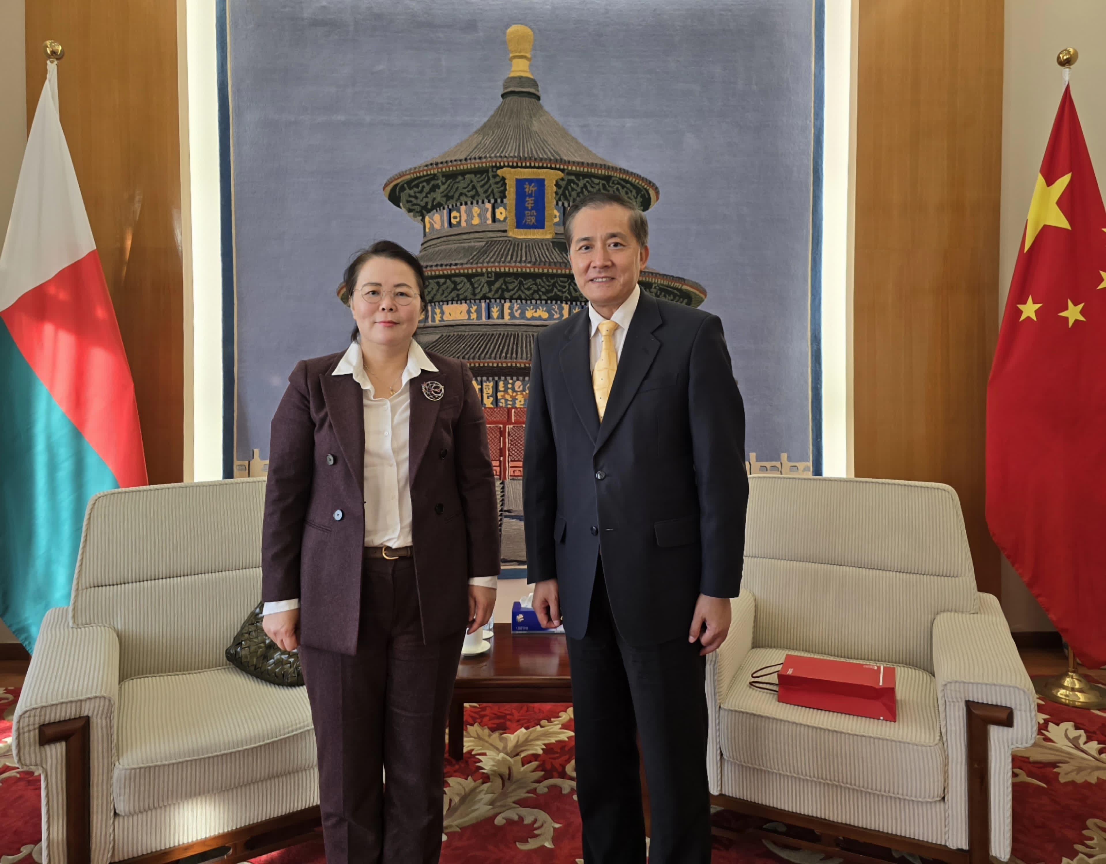 박지현 대사, 주마다가스카르 중국대사 면담(8.1.) 상세보기|대사관 활동 | 주마다가스카르 대한민국 대사관