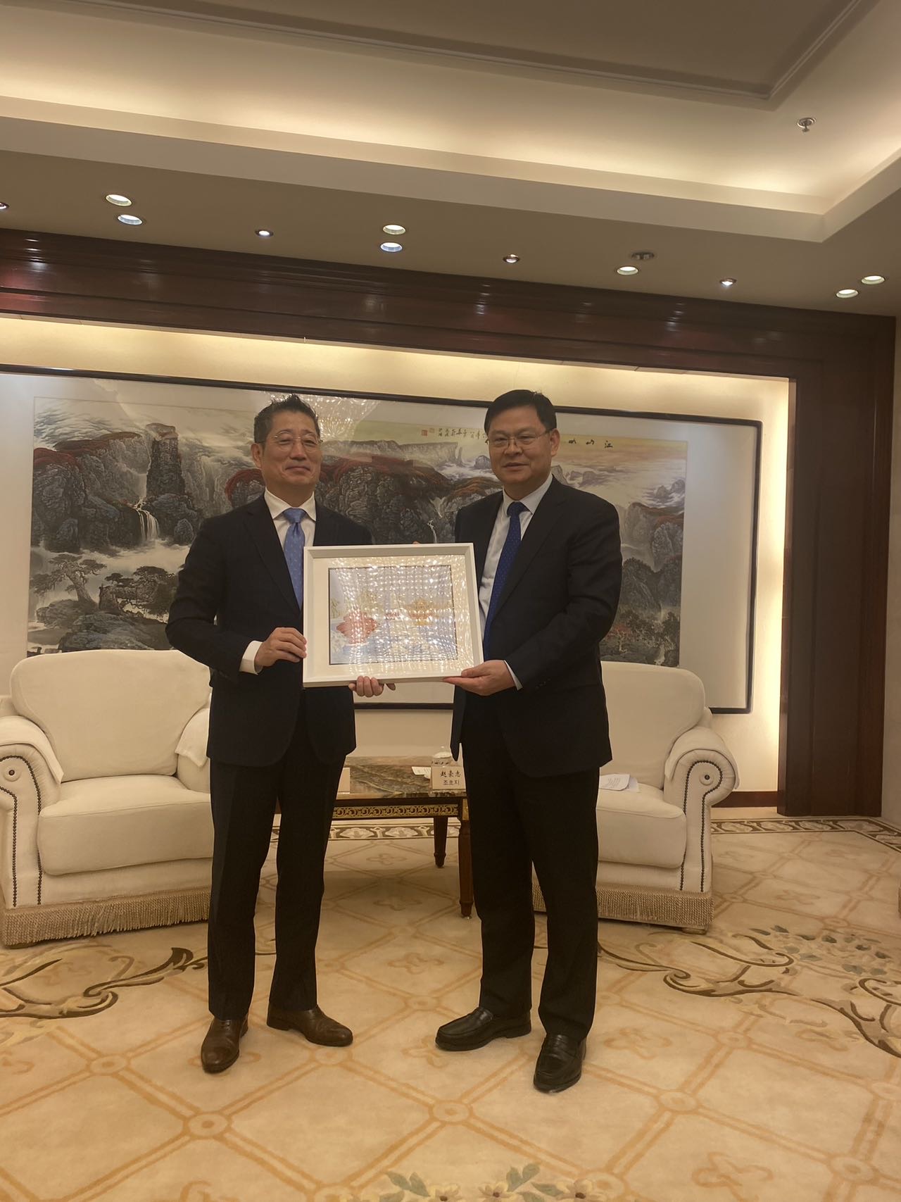 김경한 총영사, Zhao Haozhi 칭다오 시장 면담 상세보기|총영사관 주요활동주칭다오 대한민국 총영사관