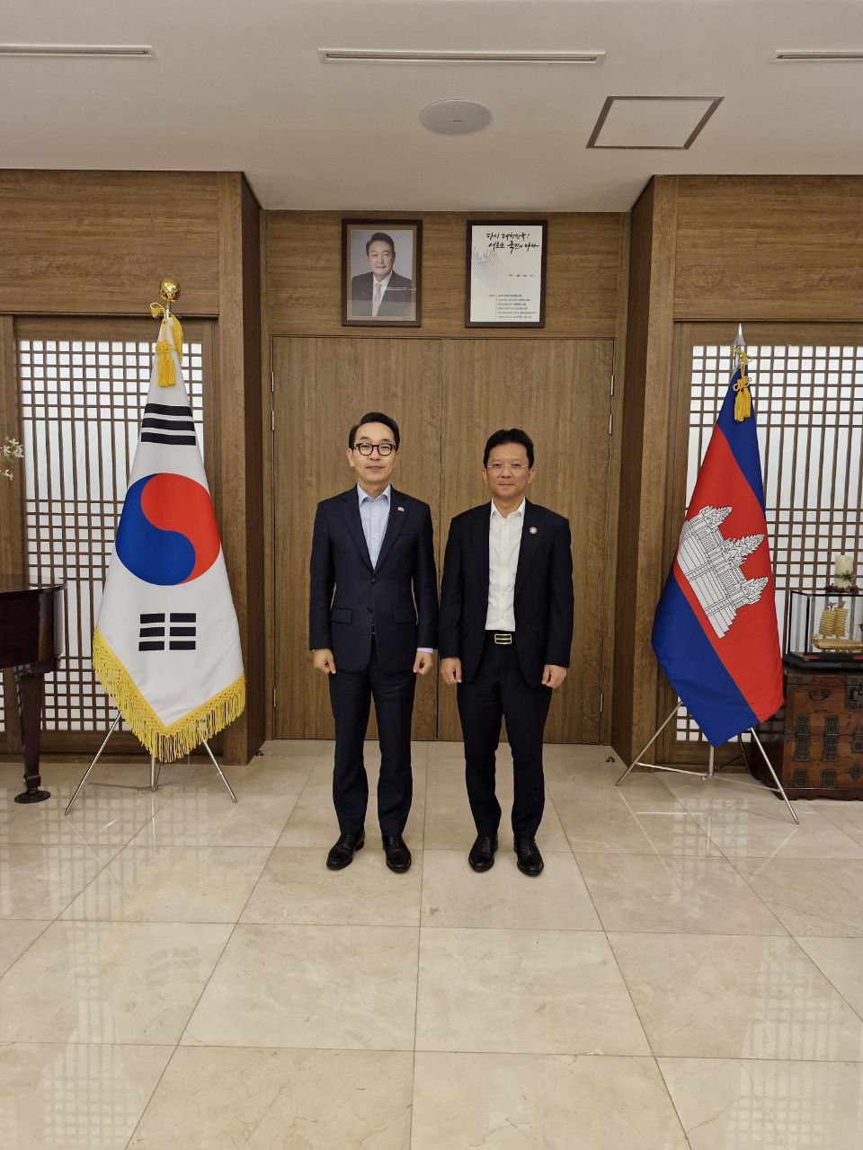 박정욱 대사, 햄 반디(Hem Vanndy) 캄보디아 산업과학기술혁신부 장관 초청 만찬 상세보기|대사관 소식 | 주캄보디아 ...